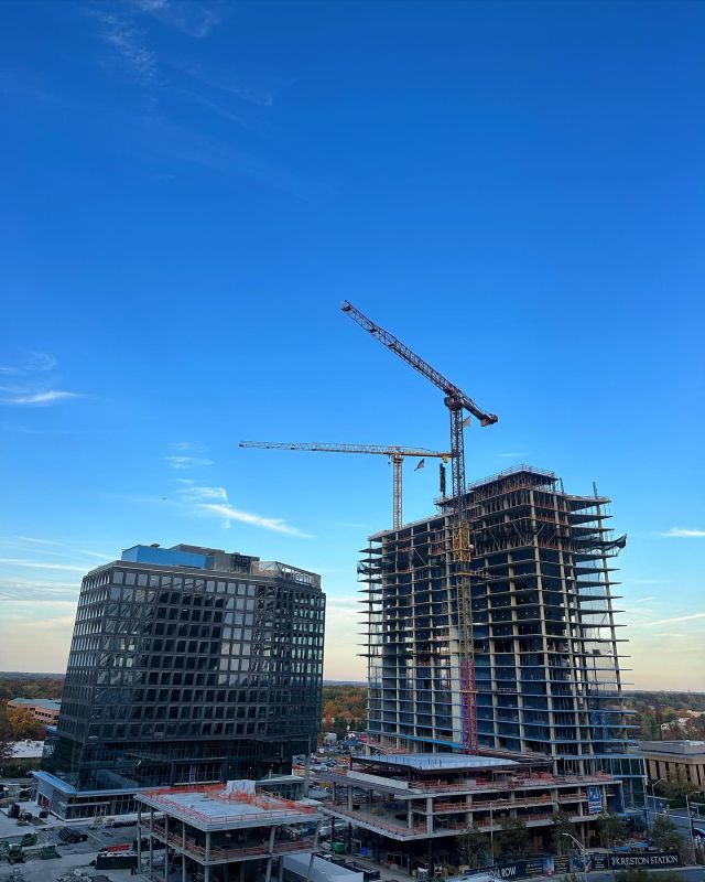 Cosmos Café - Reston Station